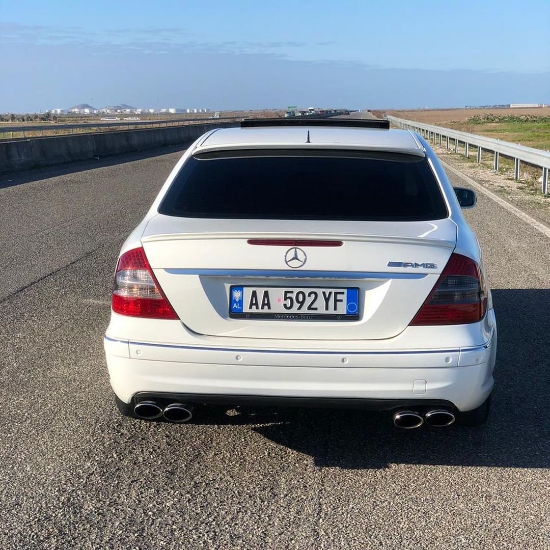 Mercedes -Benz E55 AMG V8-Kompressor - Redi Auto Vetura