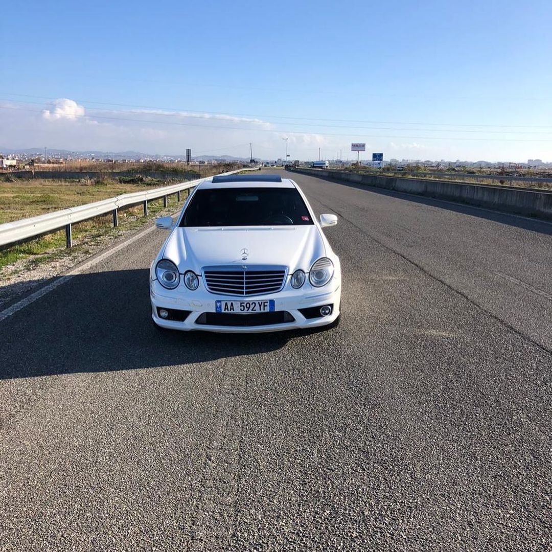 Mercedes -Benz E55 AMG V8-Kompressor - Redi Auto Vetura