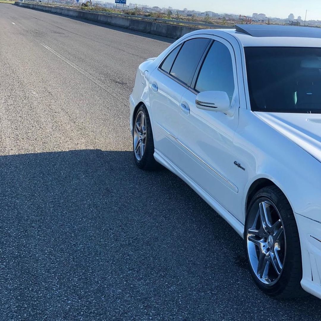 Mercedes -Benz E55 AMG V8-Kompressor - Redi Auto Vetura