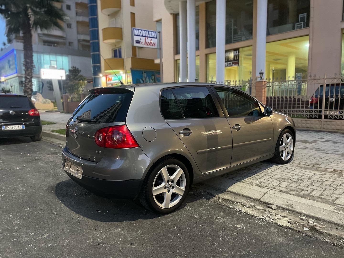 VW-Volkswagen-Golf 5 1.9 Automatike - Redi Auto Vetura