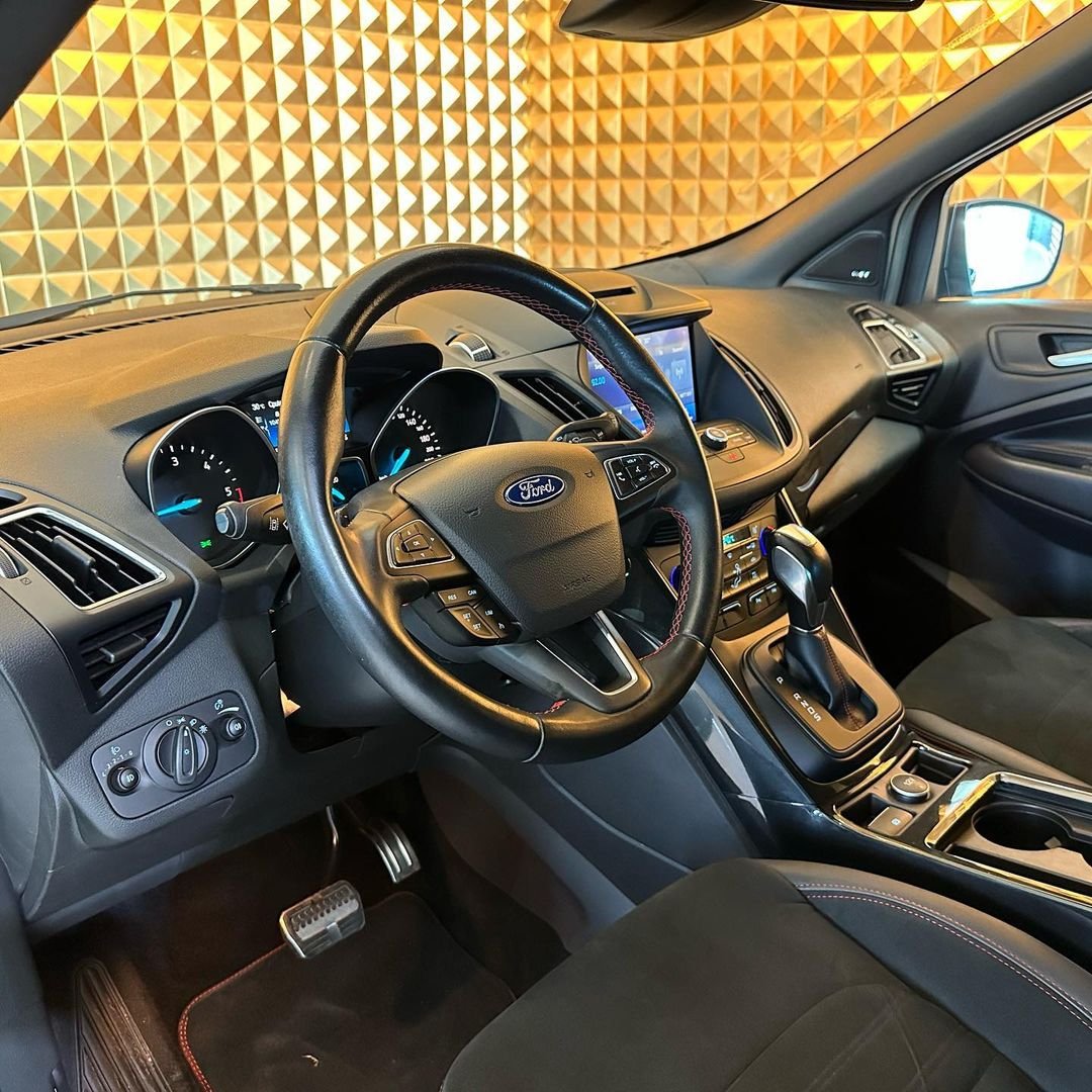 Ford Kuga ST-Line - Redi Auto Vetura