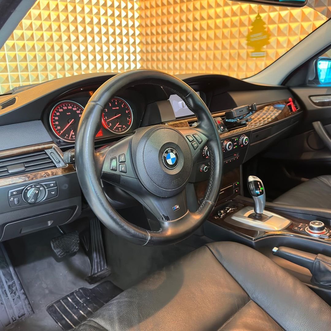 BMW 528i M-Packet - Redi Auto Vetura